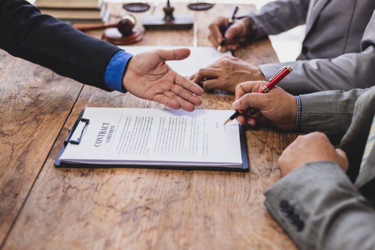 Alternative Dispute Resolution vs Trial: When to Settle, When to Fight